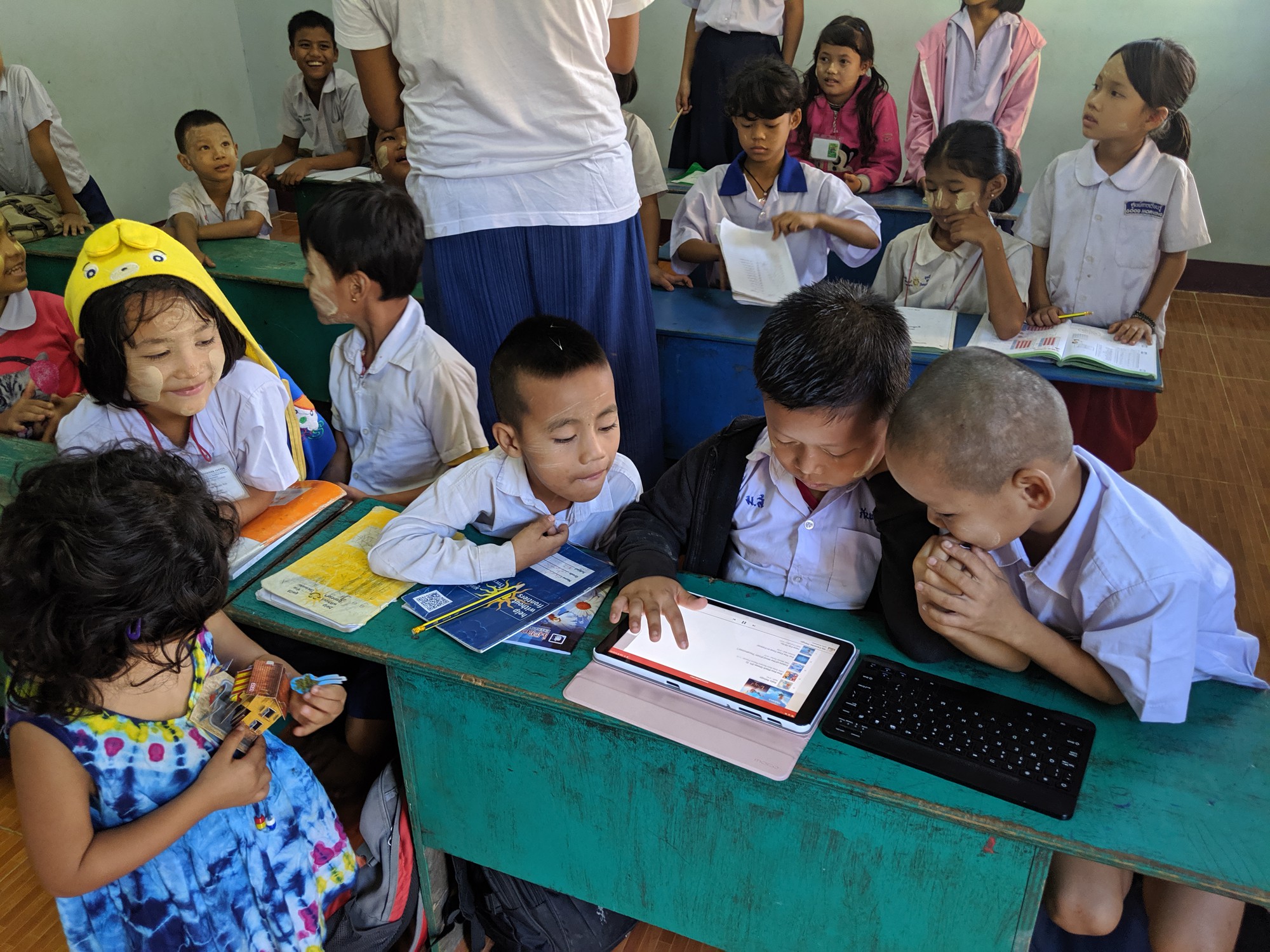 Refugees who Can(va) - Computers for our Burmese friends - CanadaHelps